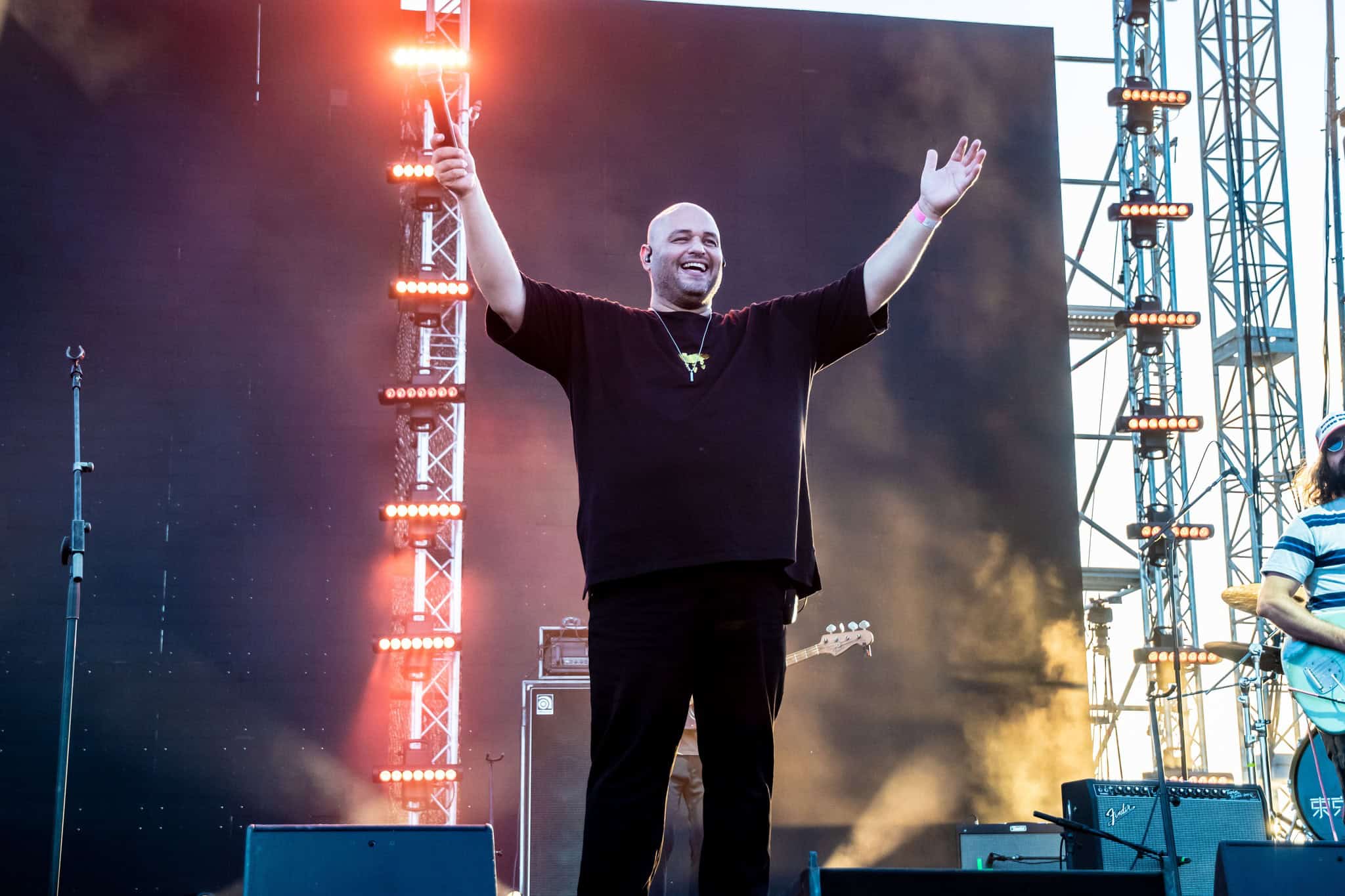 הופעה של שי צברי מופע טריו אקוסטי - תחנת רוח -20250517 - muzi