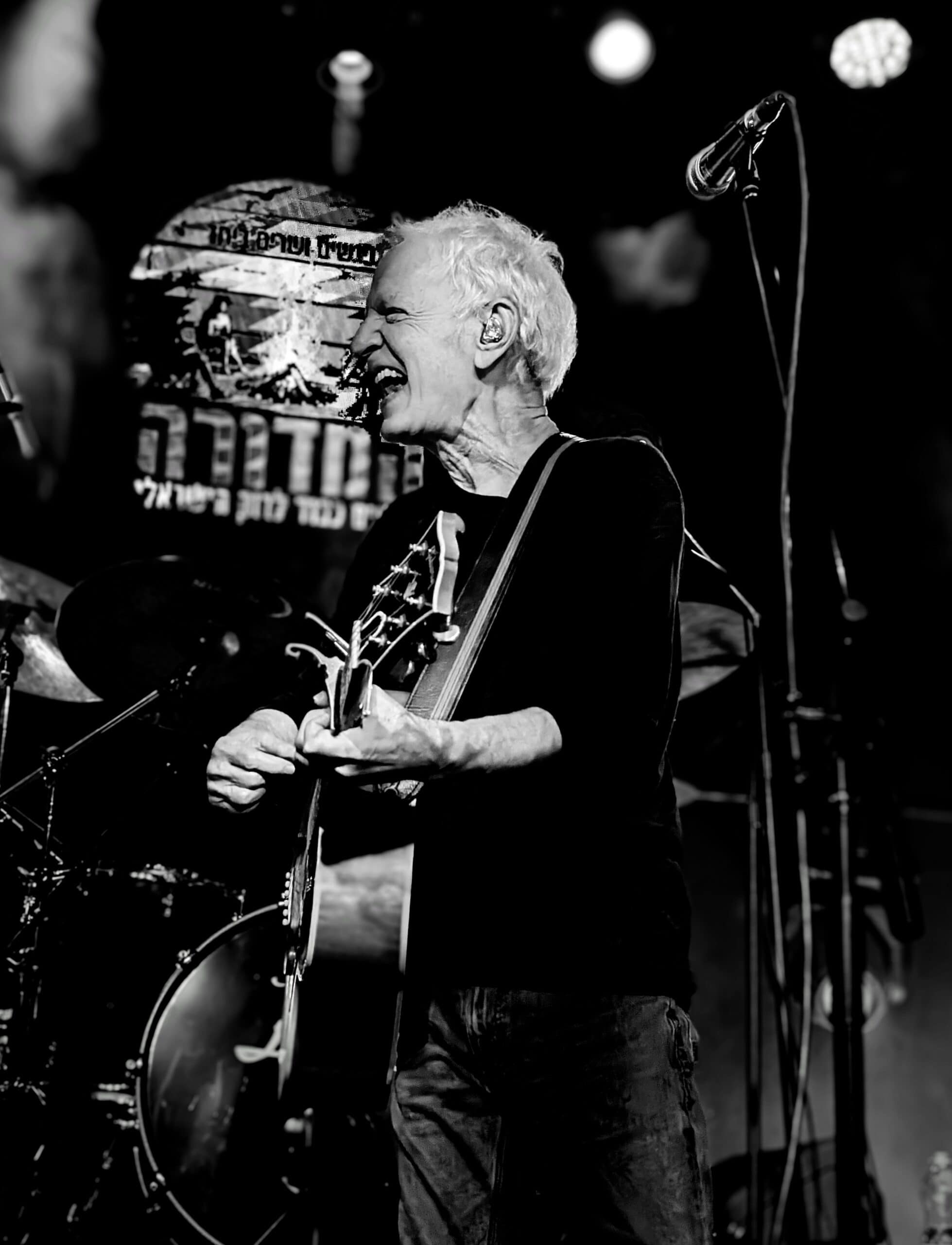 הופעה של שלום חנוך - מחכים למשיח - 40 שנה | היכל התרבות ת"א -20251030 ...